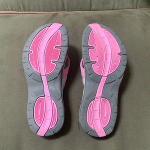 Columbia | Shoes | New Columbia Flip Flops Girls Kids Size 4 | Poshmark